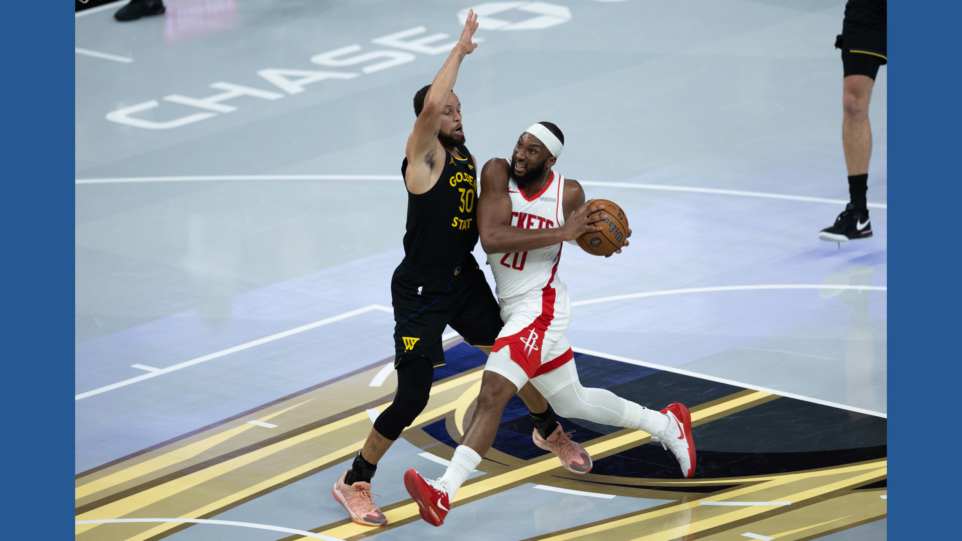 Stephen Curry bruises right quadriceps in Warriors' loss, will have MRI ...