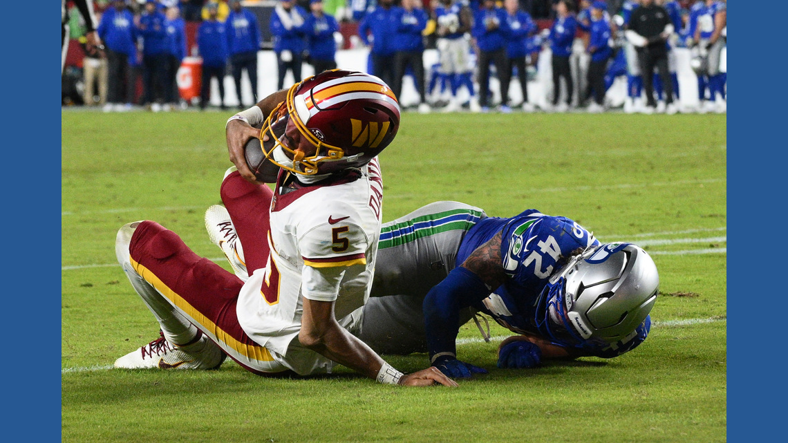 Jayden Daniels leaves game after Washington QB's nonthrowing arm bends ...