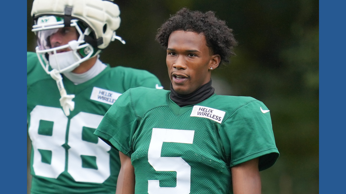 Jets' Garrett Wilson sits out practice with knee injury, status for ...
