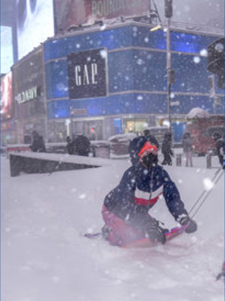New York City hunkers down under blizzard warnings and a travel ban as ...