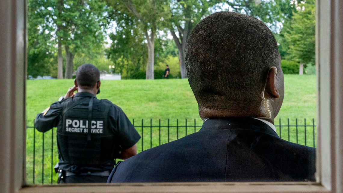 AP: Man shot by Secret Service near White House shouted threats | 9news.com
