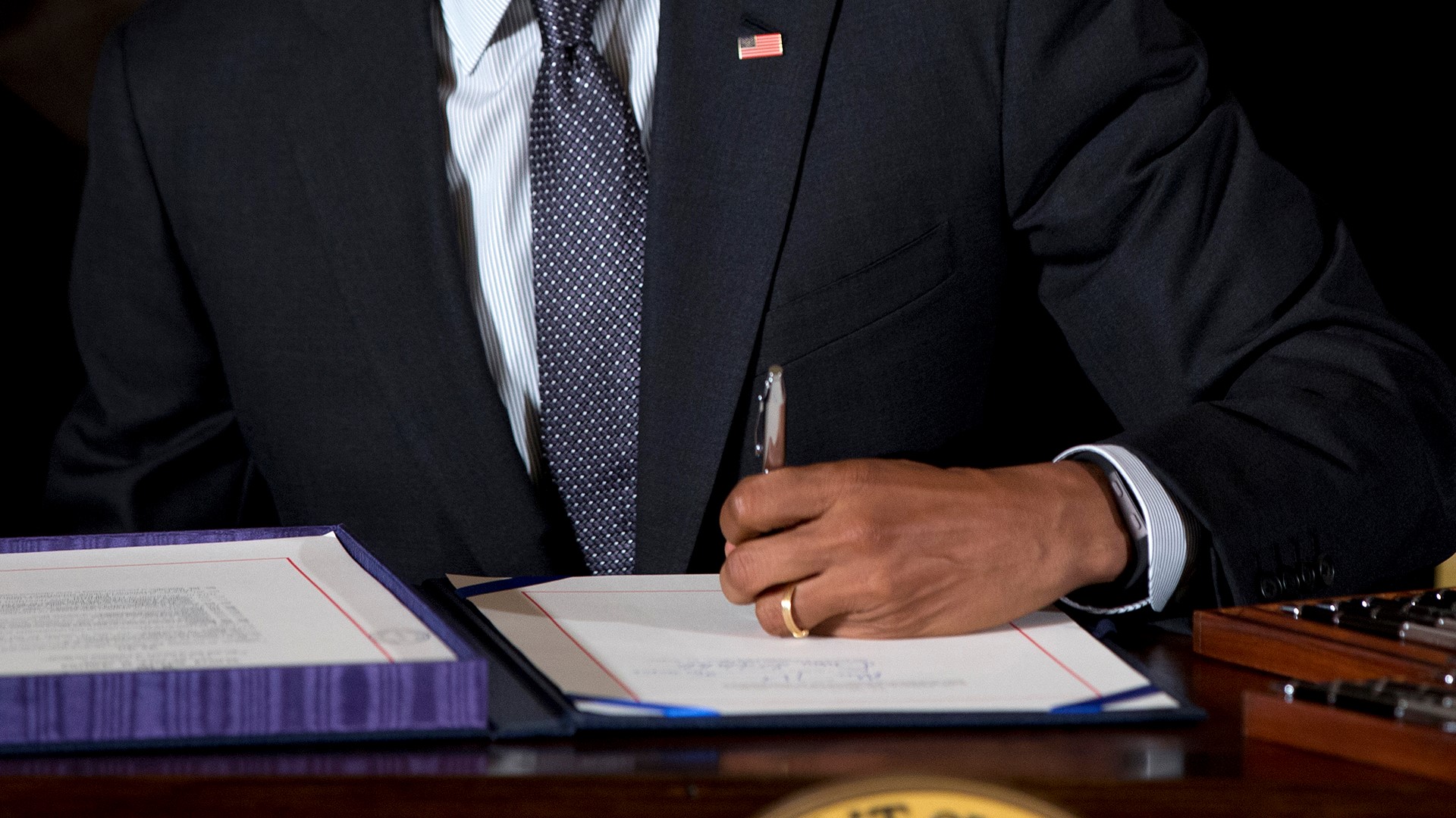 Left-handed DNA markers found for 1st time; may show verbal favor ...