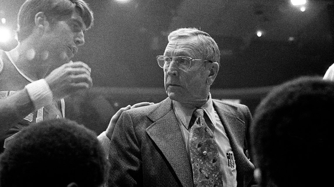 Former basketball star Greg Lee dies at 70 | 9news.com