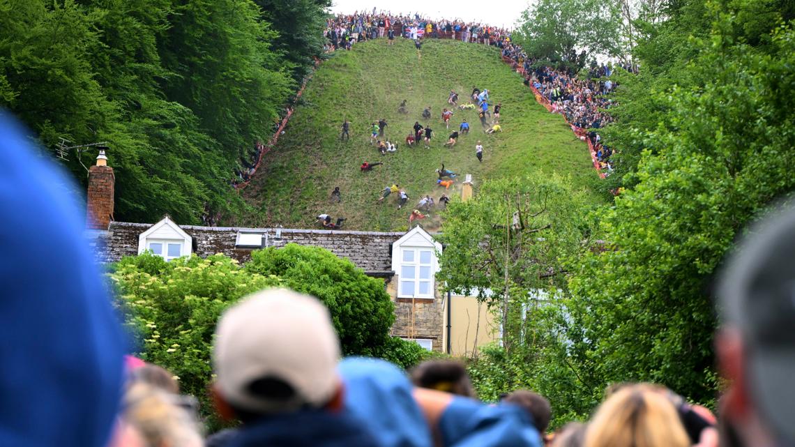 PHOTOS: Cooper’s Hill cheese-rolling race returns in 2025 | 9news.com