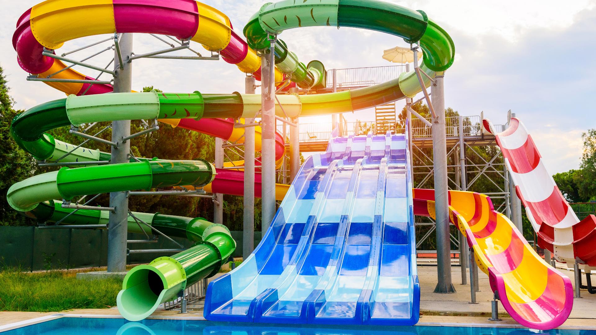 8 people taken to hospital after chlorine gas exposure at water park ...