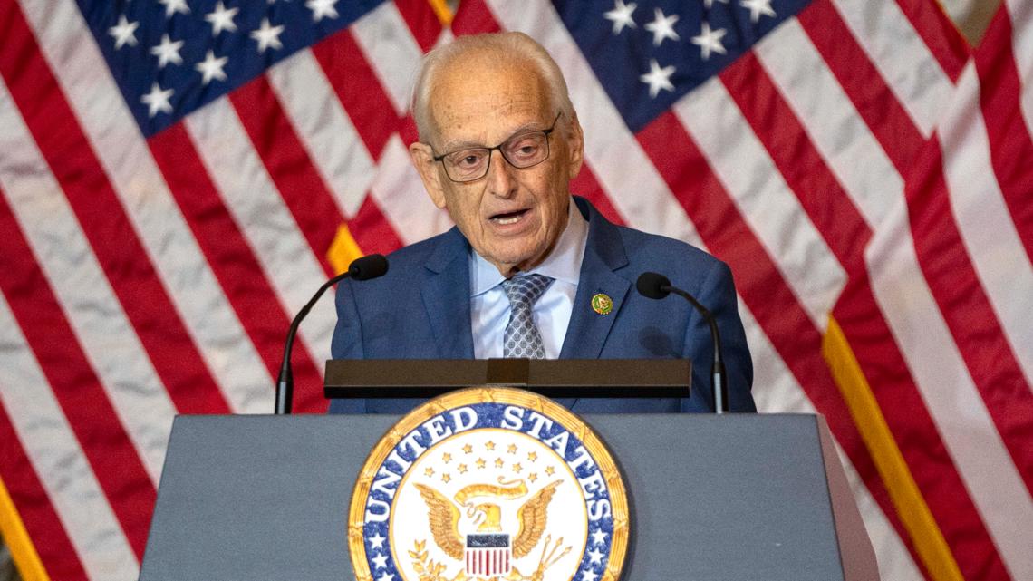 Sitting New Jersey congressman dies at 87 | 9news.com