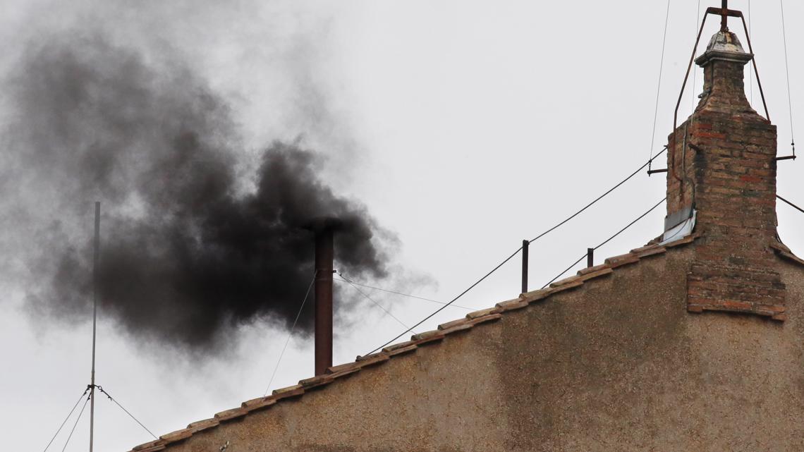 ¿A qué hora se verá humo blanco o negro del cónclave? Los horarios de ...