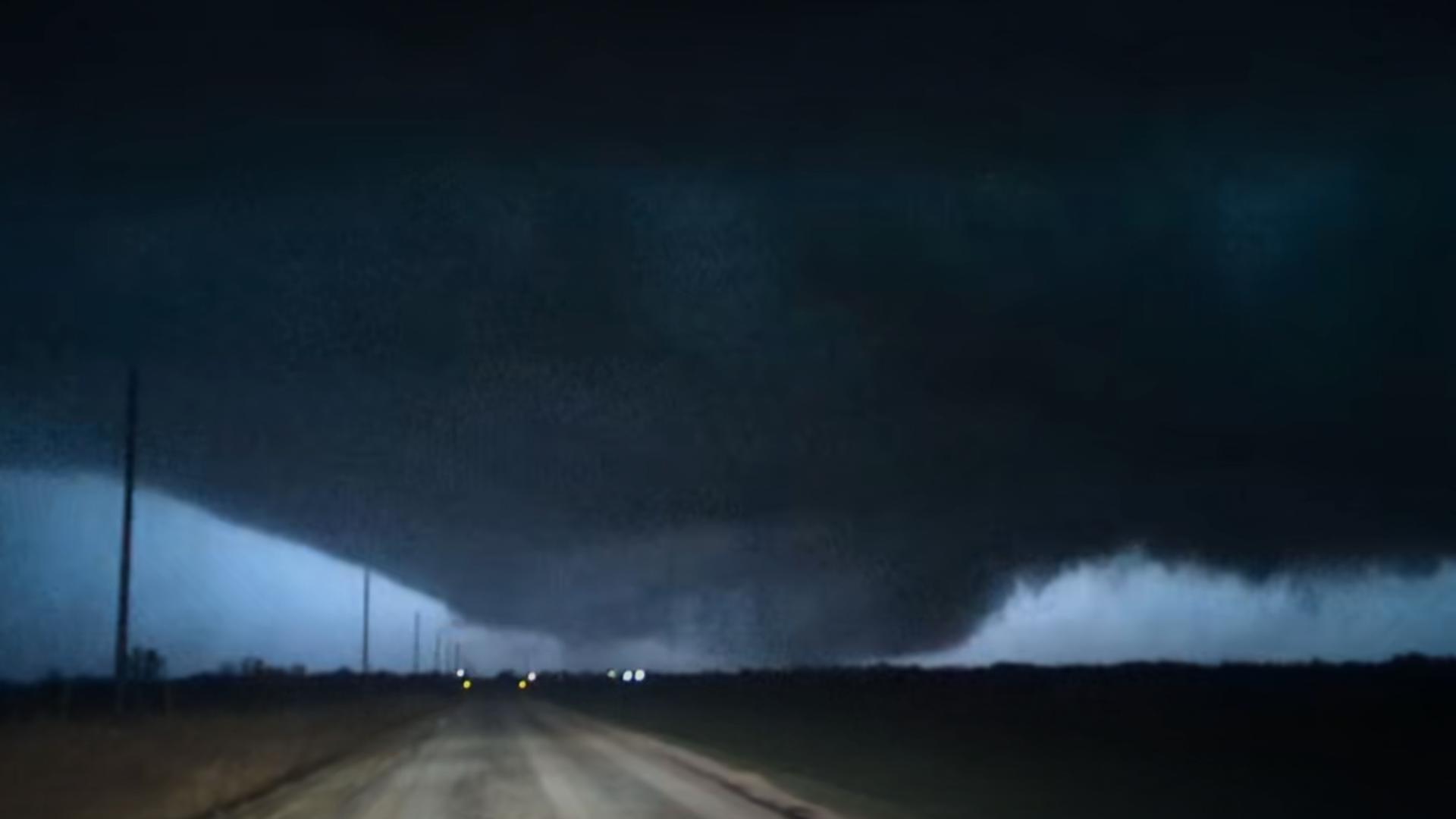 4 killed as storms rip through Michigan, tearing off roofs and downing ...