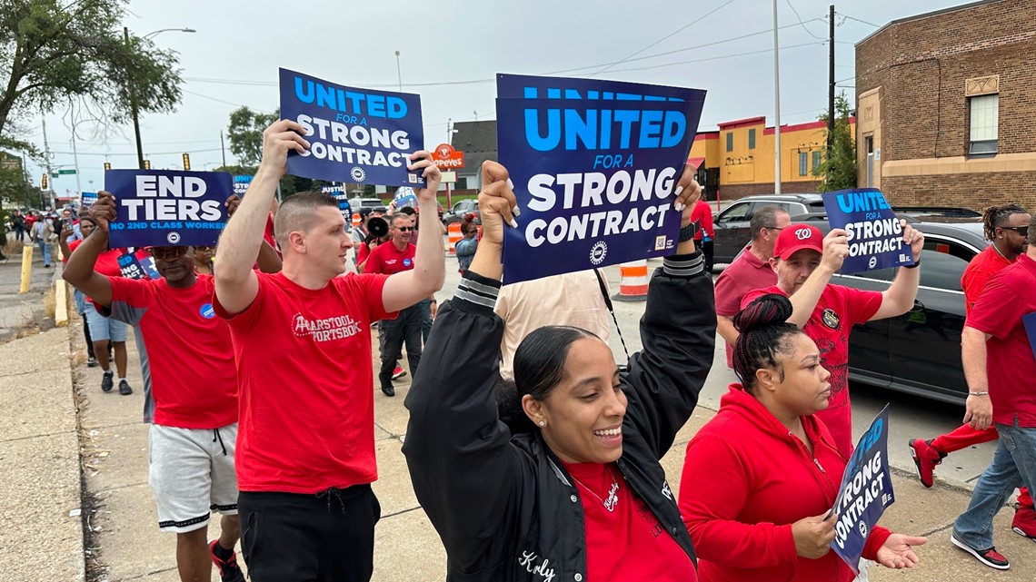 Auto workers union clashes with Big 3 automakers | 9news.com