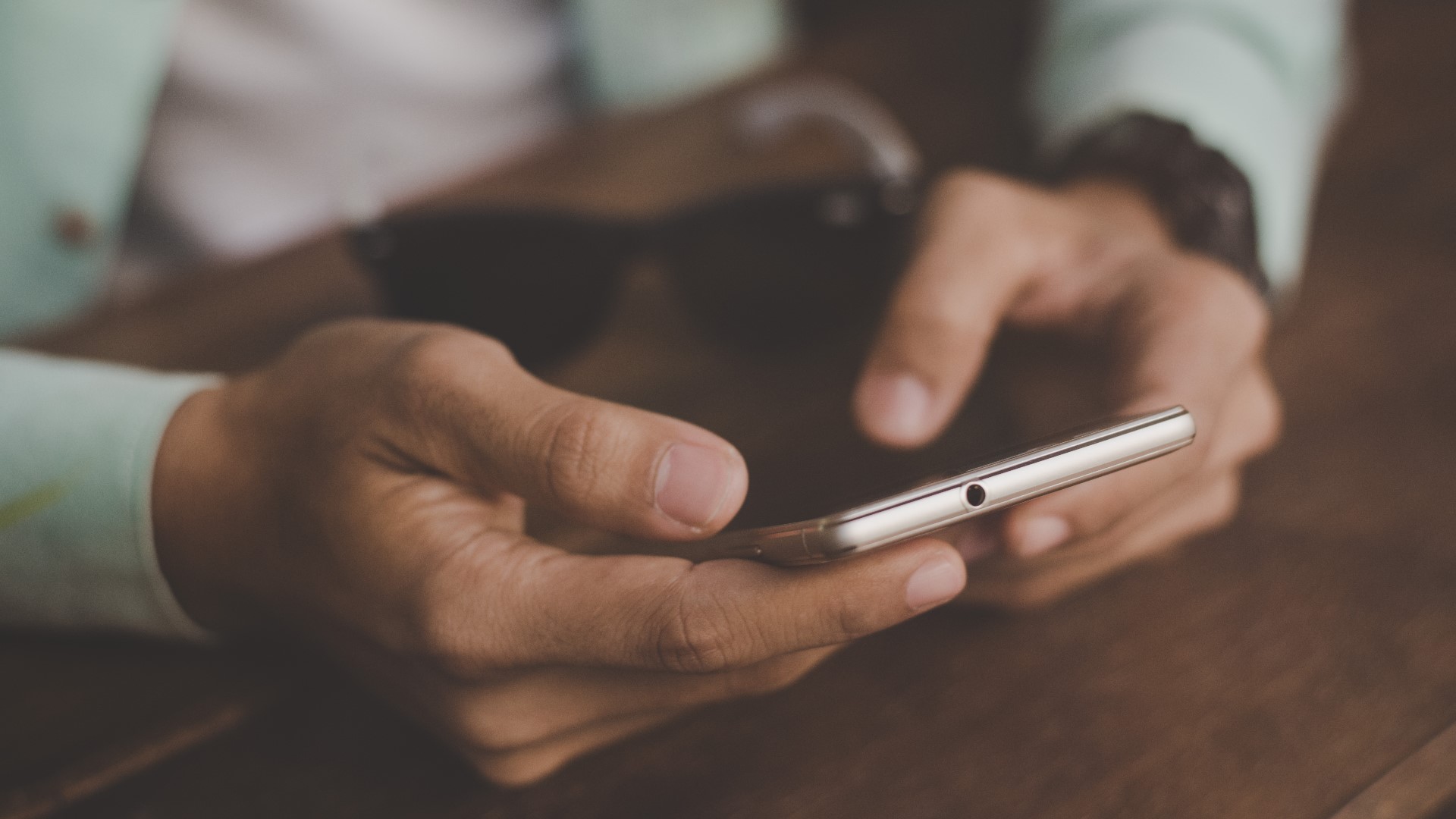 Why is my phone in SOS mode? | 9news.com