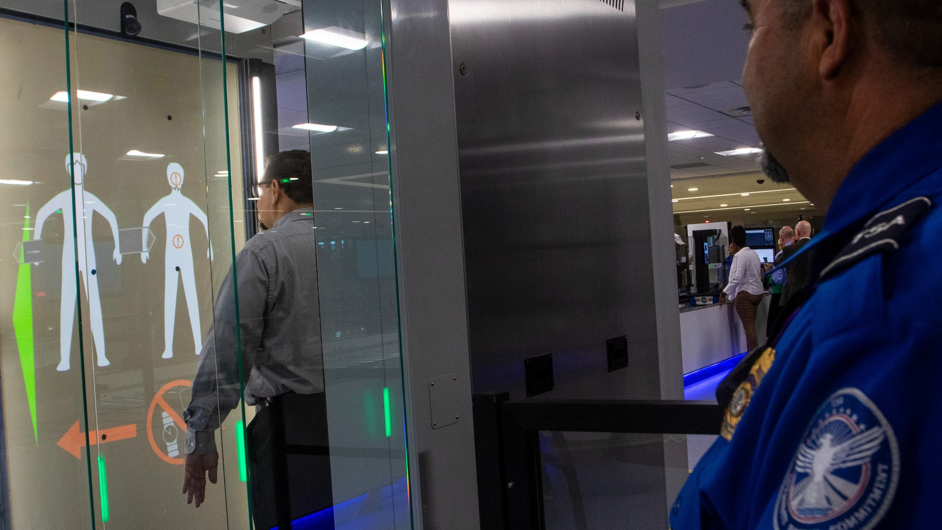 TSA unveils passenger self-screening lanes at Vegas airport | 9news.com