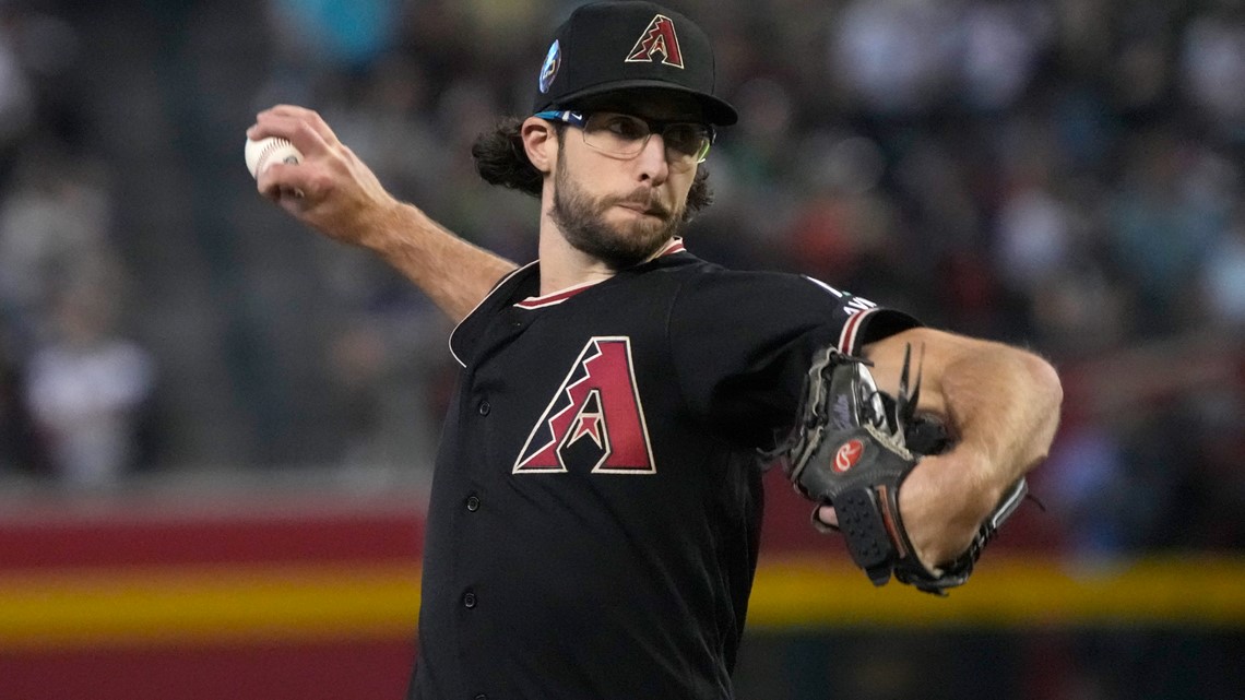 Diamondbacks pitcher hits bird with pre-game throw | 9news.com
