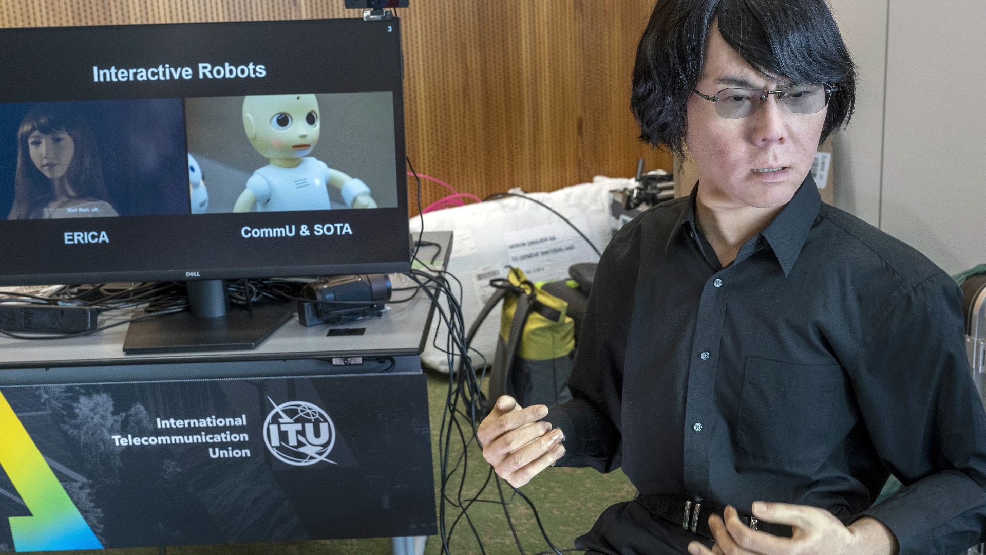 AI-enabled robots take questions at press conference in Geneva | 9news.com