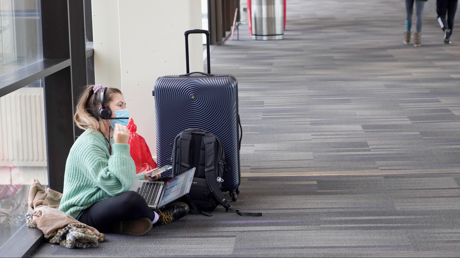 Thousands of flights canceled Monday | 9news.com