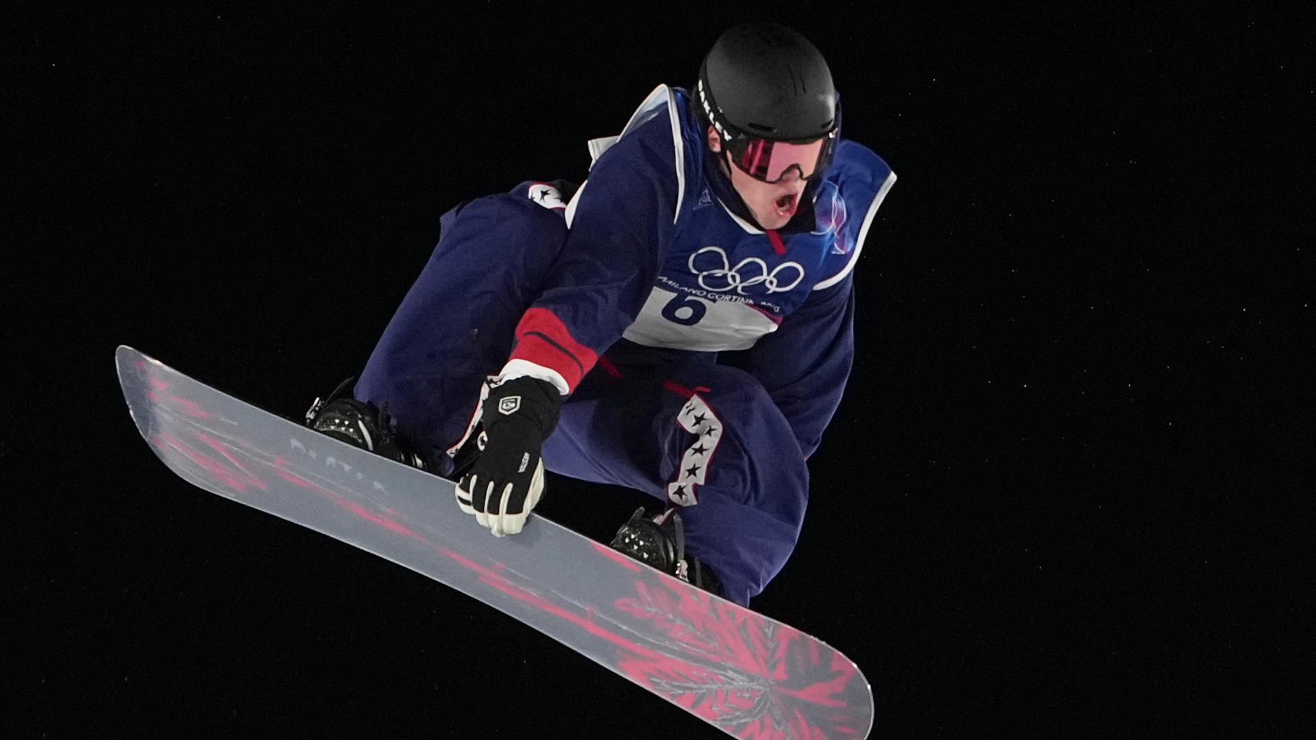 Despite broken arm, Ollie Martin competes in men's snowboard big air ...