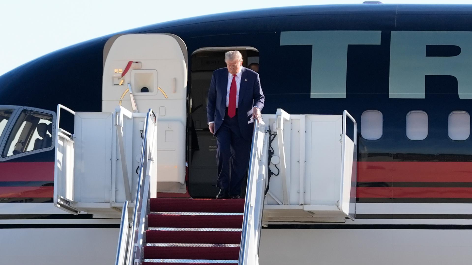 Trump and Biden shake hands in historic Oval Office meeting | 9news.com