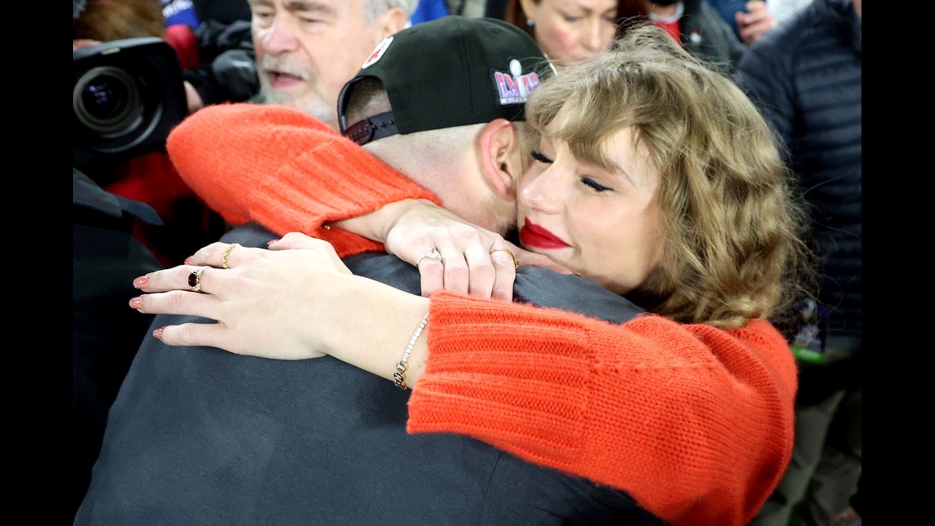 How Travis Kelce Helped Get Taylor Swift Her Custom Diamond Friendship ...