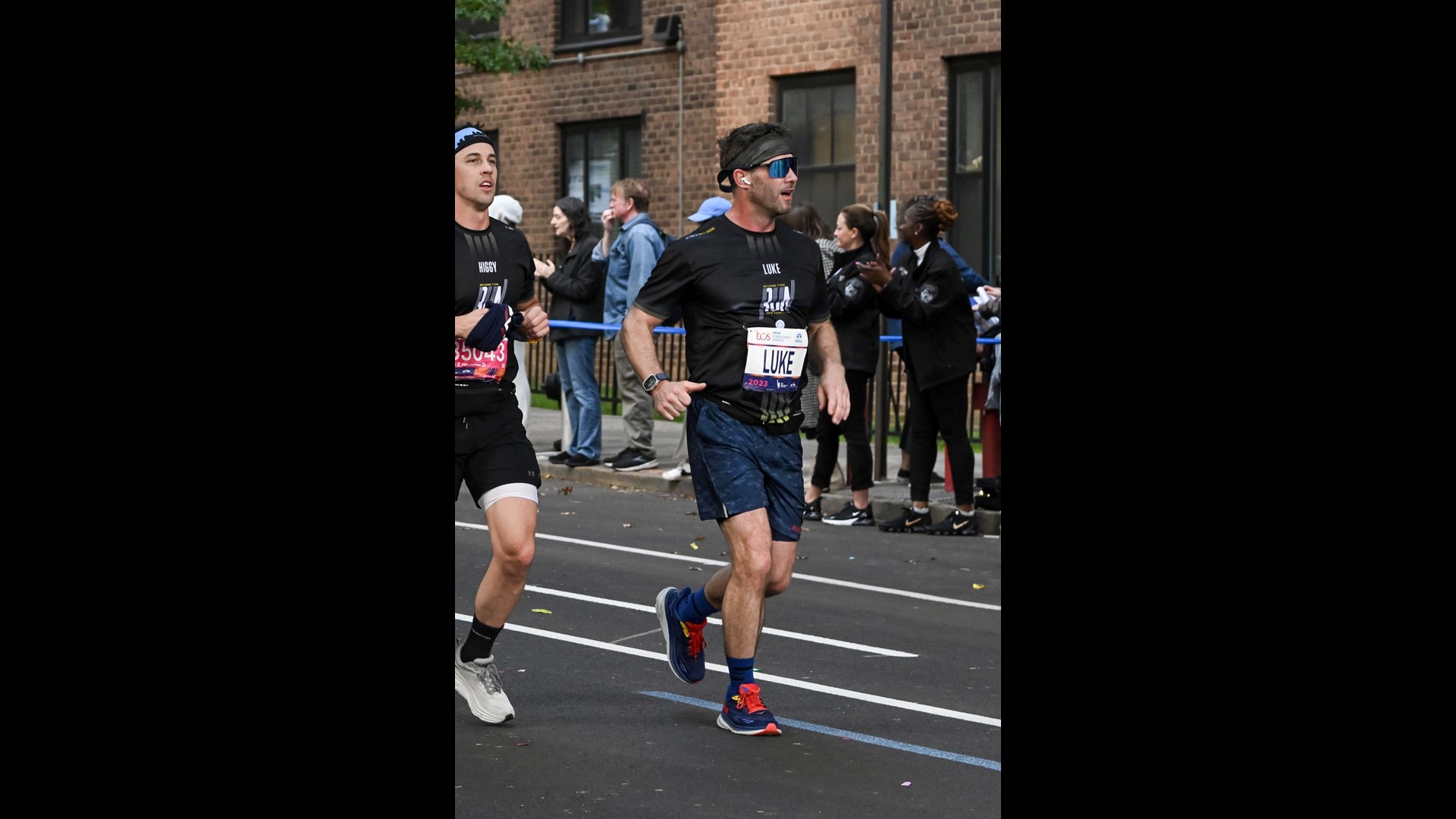 Amy Robach, T.J. Holmes and More Celebs Complete 2023 NYC Marathon: See ...