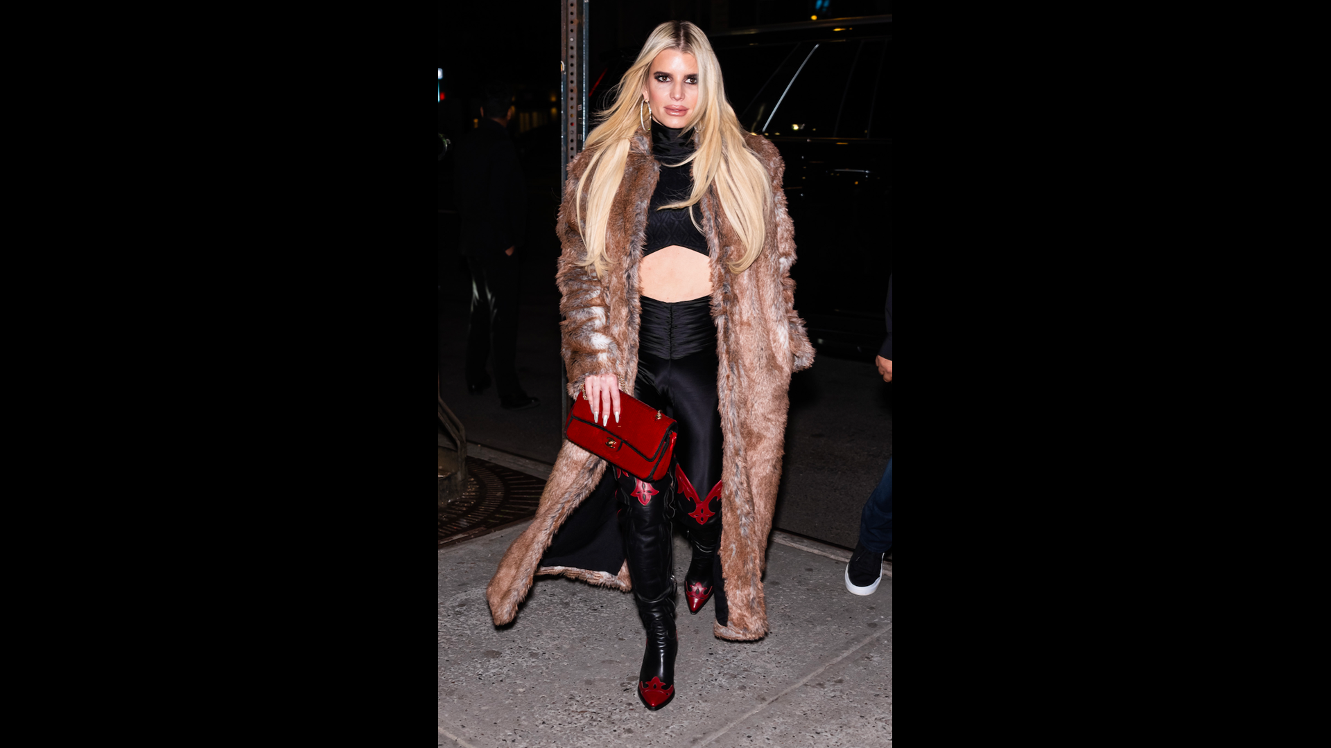 Jessica Simpson Bares Her Midriff in Bold Fashion Moment in NYC, Teases ...