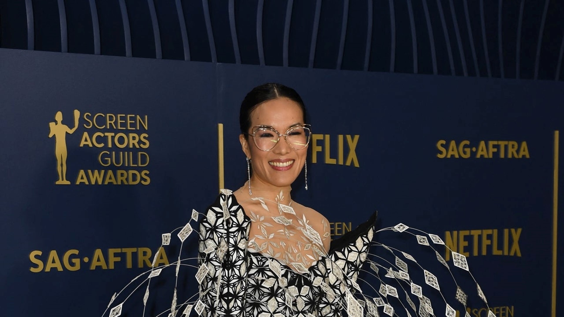 'Beef' Star Ali Wong Steals the Spotlight in Bold Couture at 2024 SAG ...