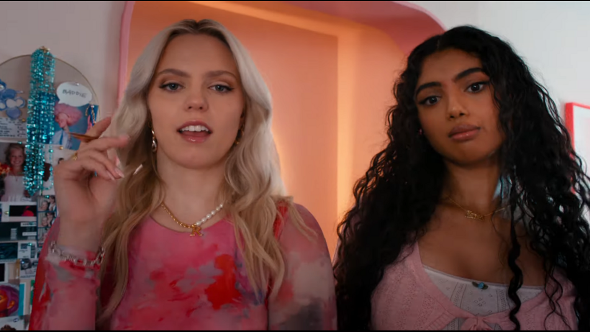 Watch Reneé Rapp Belt Out Her Introduction as Regina George in New ...