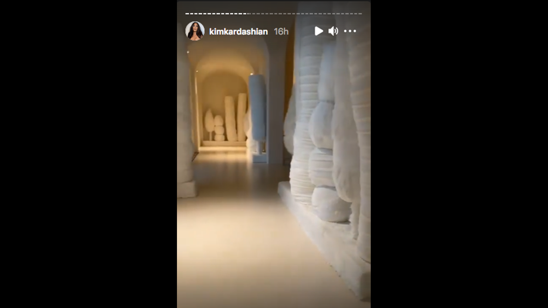 Kim Kardashian Decorates Her Home Like 'The Grinch's Whoville | 9news.com