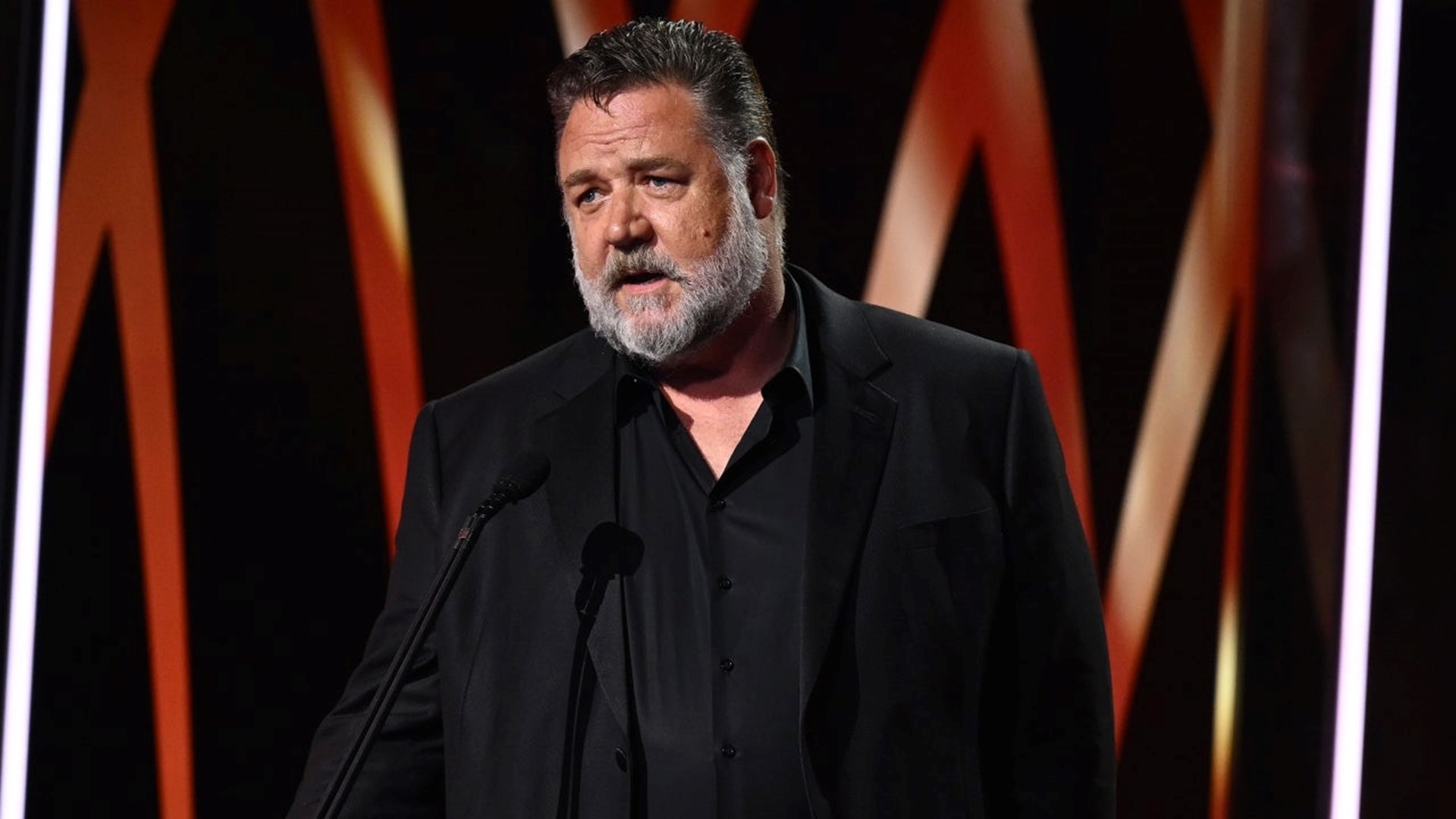 Russell Crowe's Dog Louis Dies in His Arms: 'I Was Telling Him How Much ...