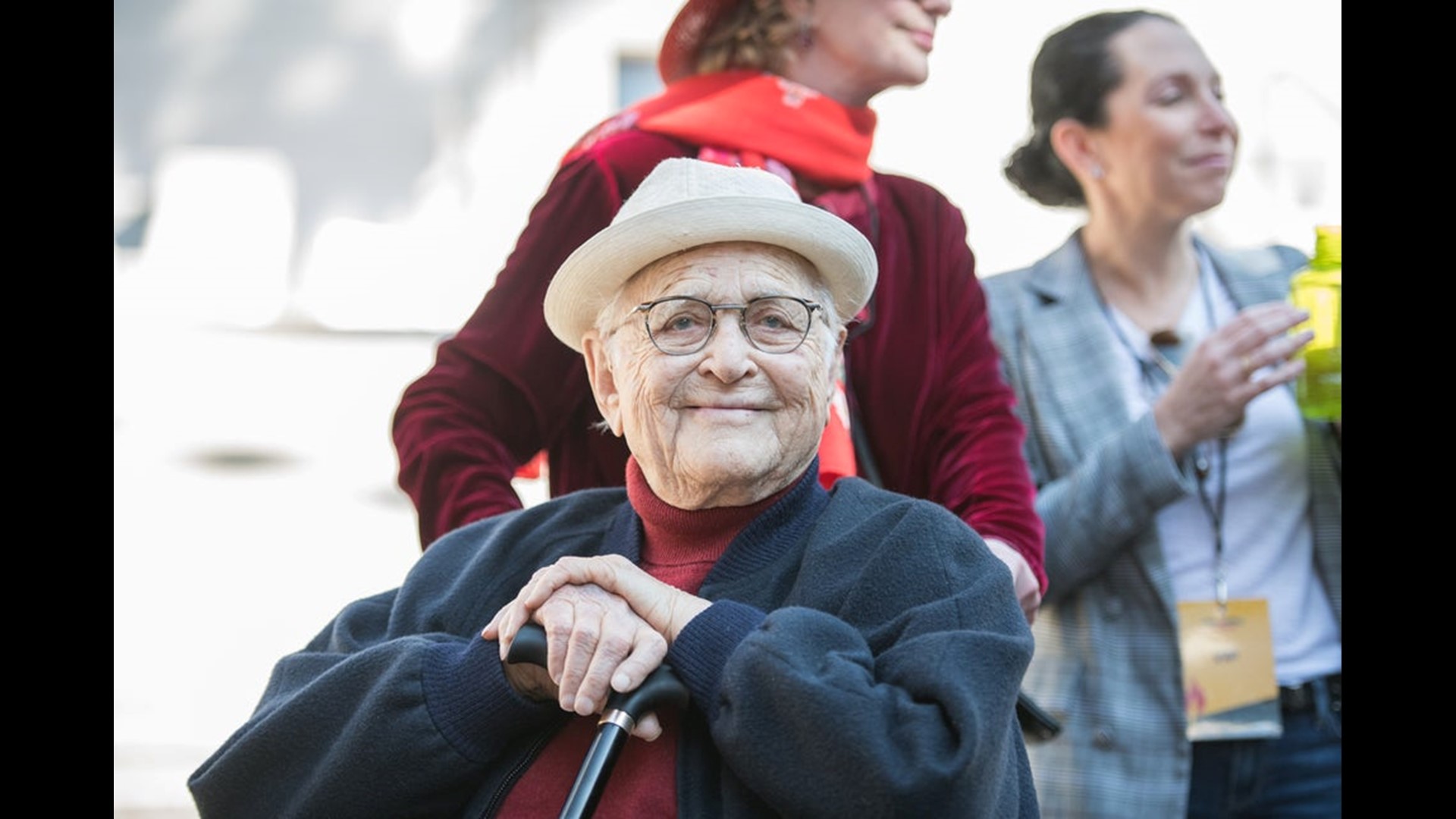 Jimmy Kimmel Tears Up in Emotional Tribute to Norman Lear | 9news.com