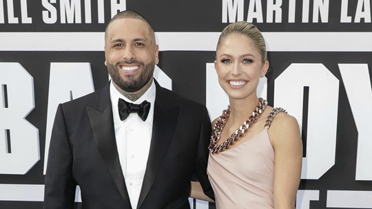 Nicky Jam Is Engaged To Girlfriend Cydney Moreau Watch The Romantic Proposal