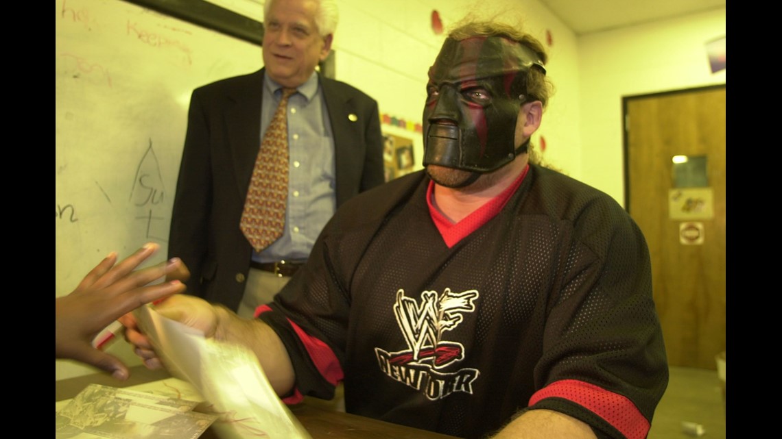 Wwe Wrestler Kane Glenn Jacobs Runs For Tennessee Mayor