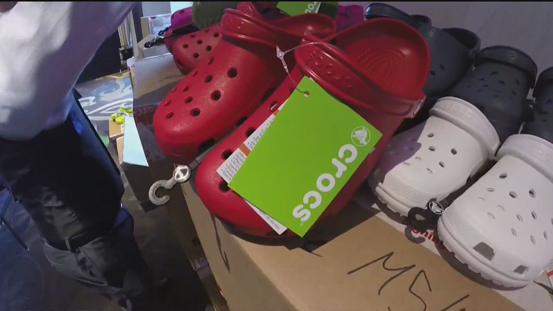 It's all about Crocs at Minnesota prom | 9news.com