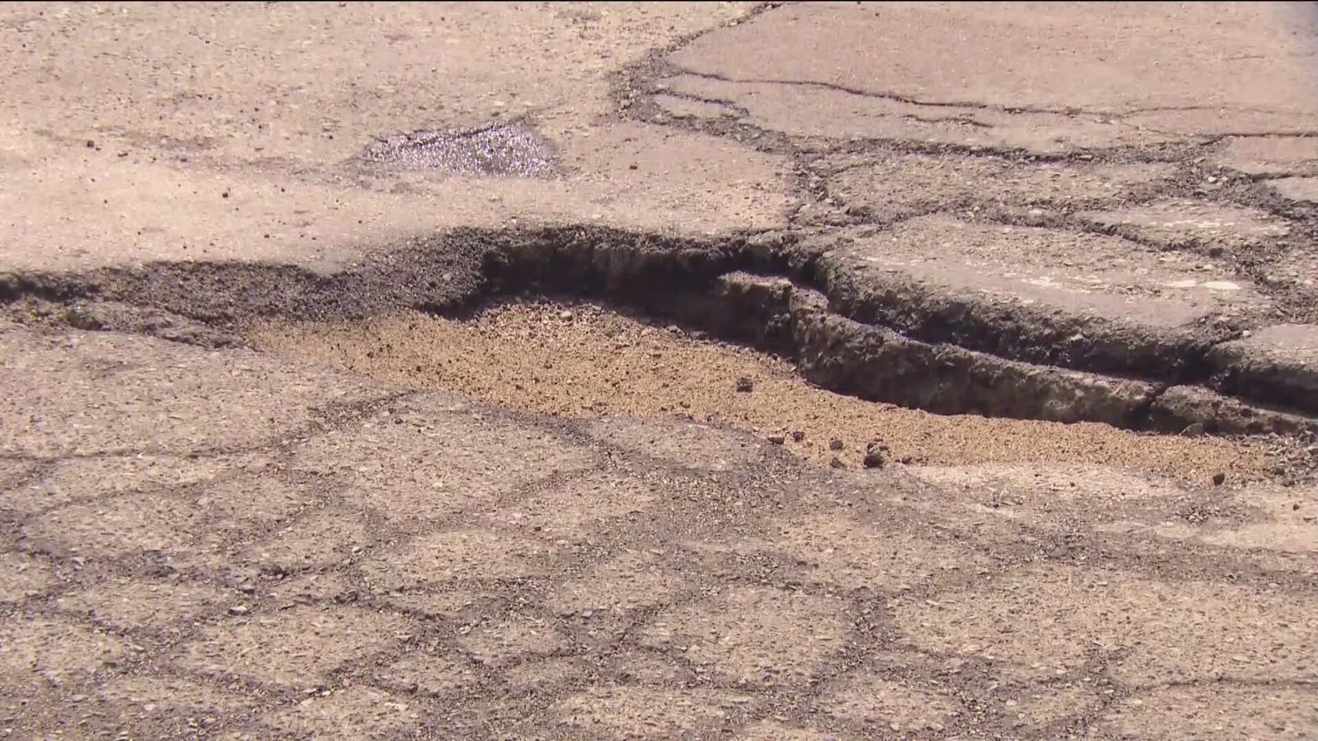 How do potholes form? Why are they worse in the spring? | 9news.com
