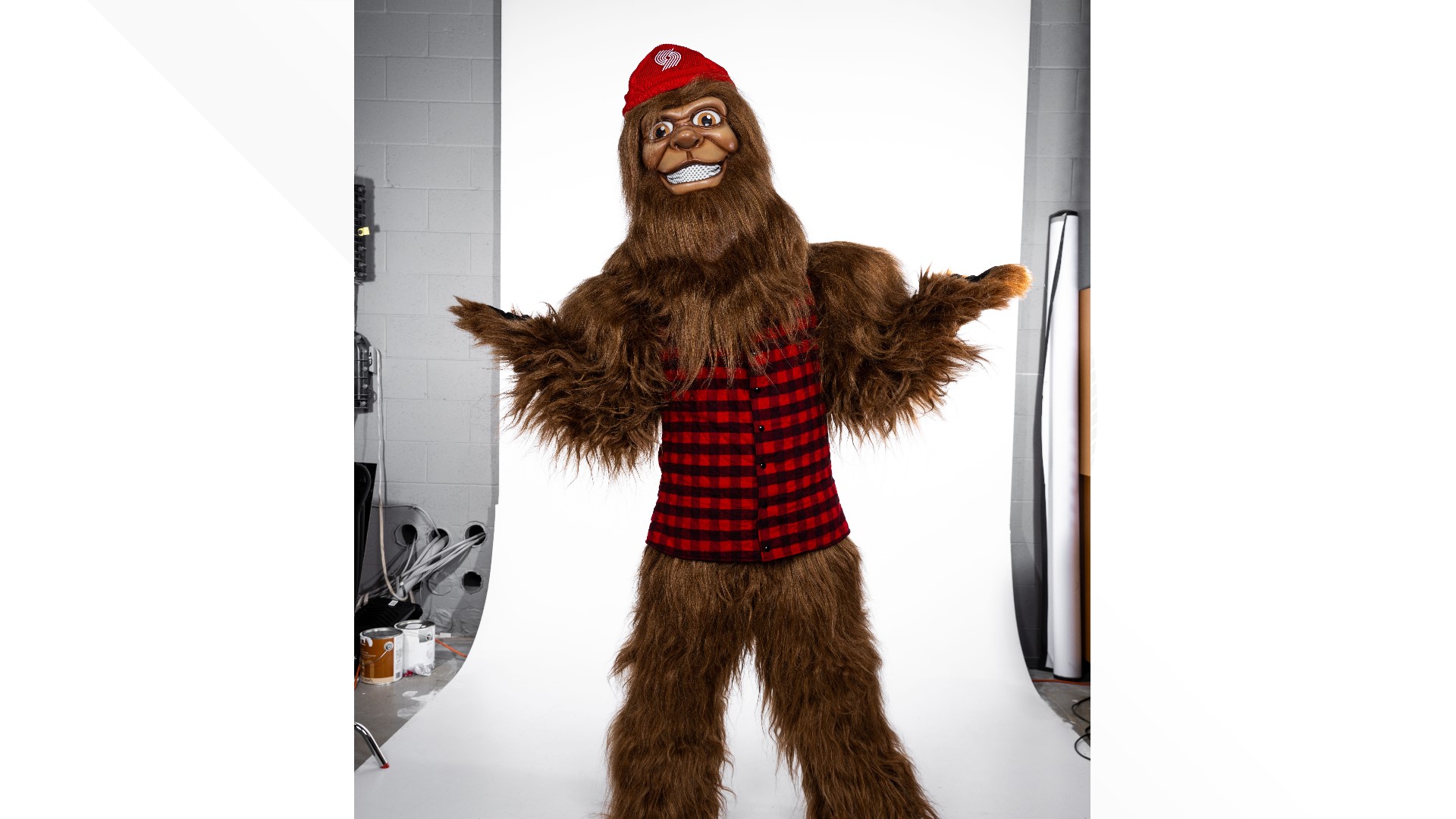 Trail Blazers unveil new Bigfoot mascot Douglas Fur | 9news.com