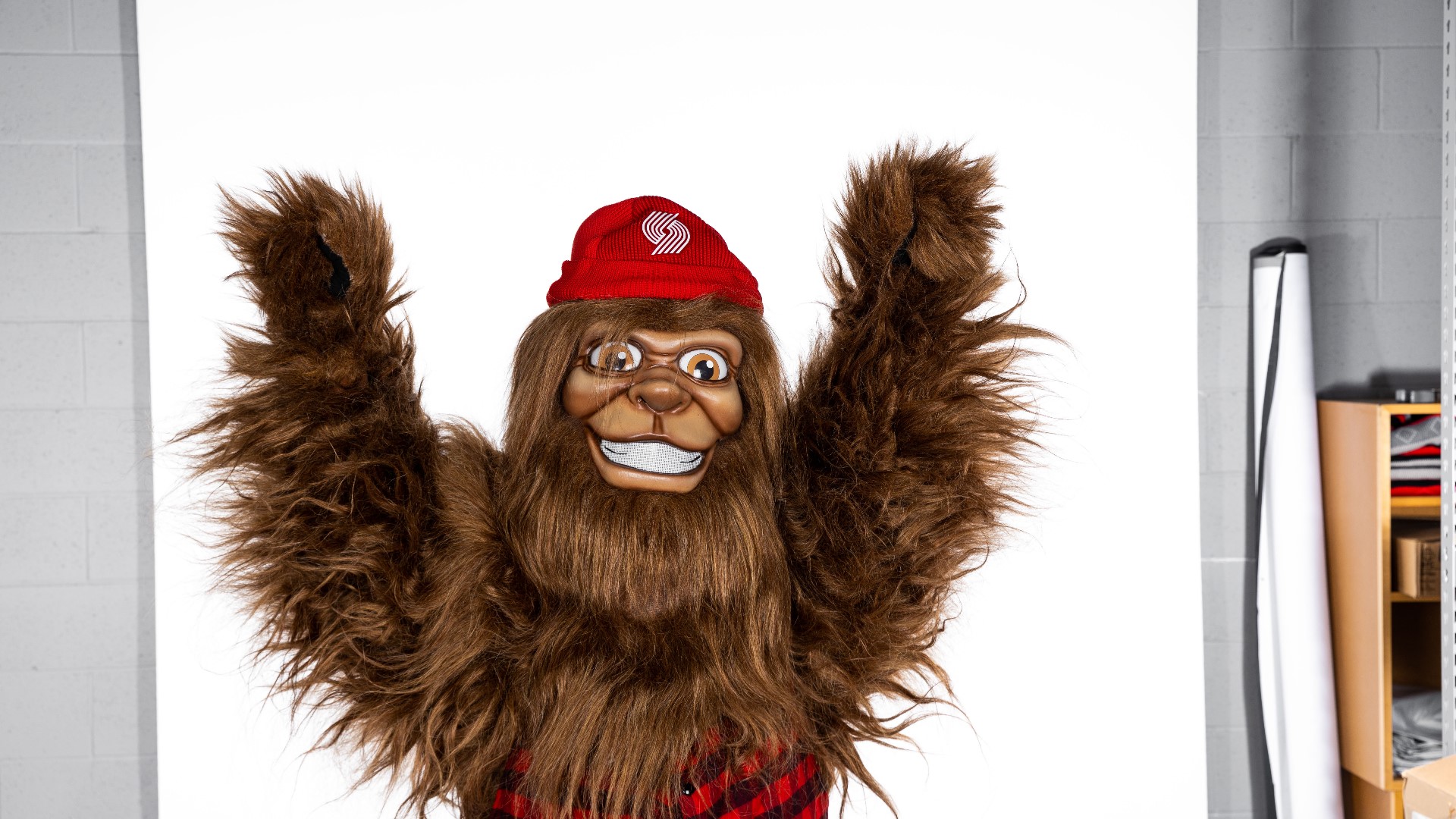 Trail Blazers unveil new Bigfoot mascot Douglas Fur | 9news.com