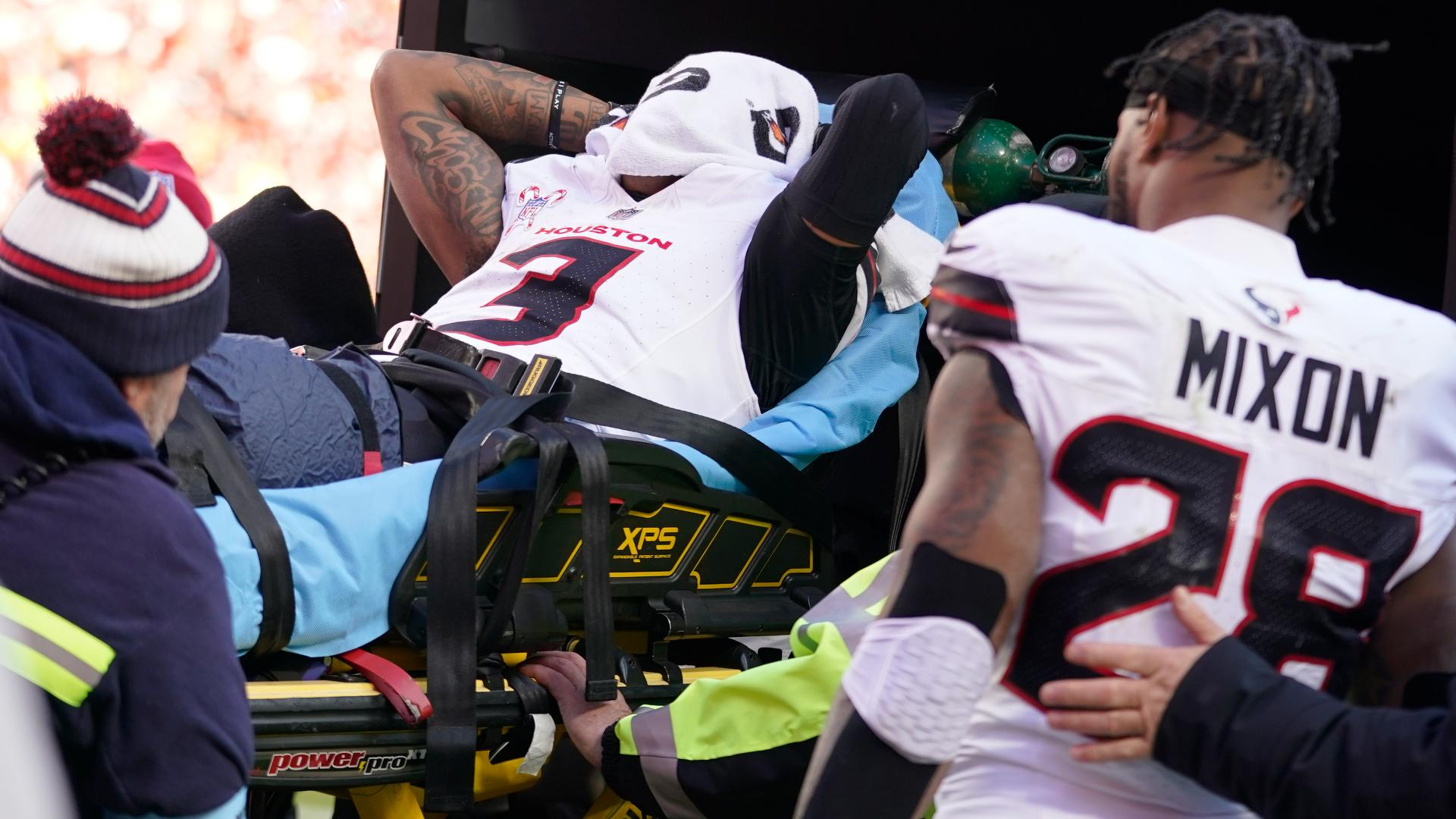 Tank Dell injury: Houston receiver out after suffering serious knee ...