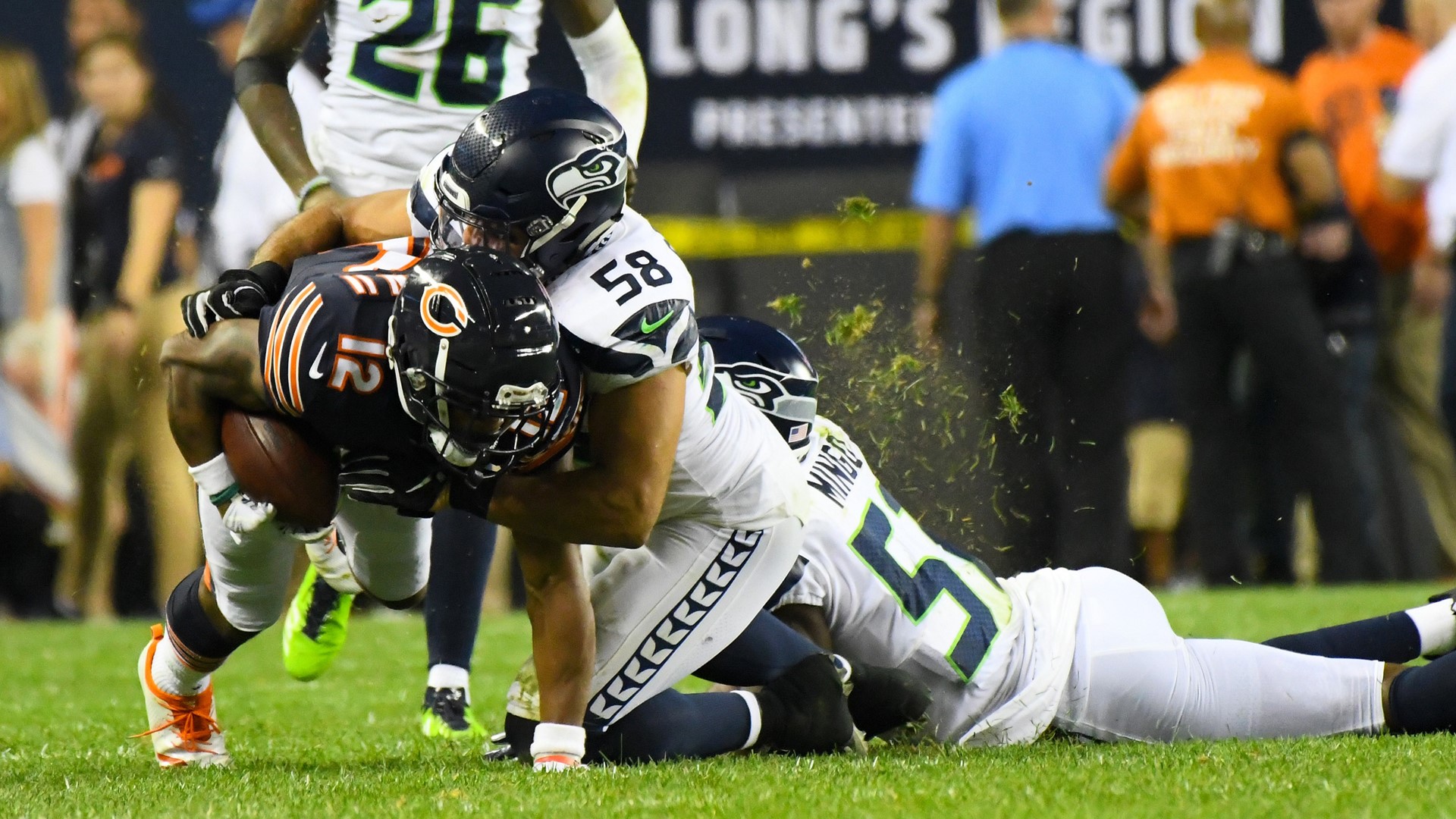 Broncos cut ILB Davis, trade DT Covington, acquire ILB Calitro | 9news.com