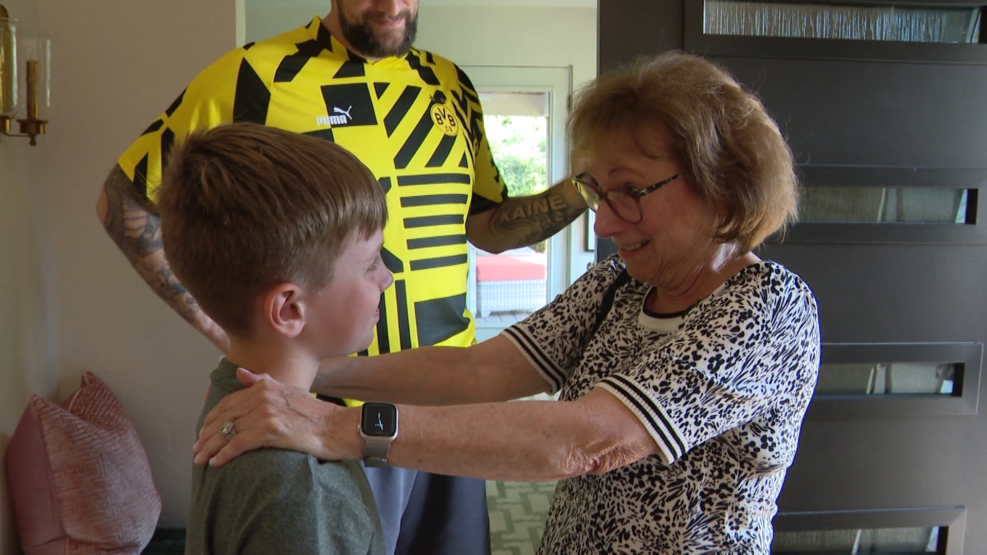 10-year-old returns lost $20K ring to owner | 9news.com