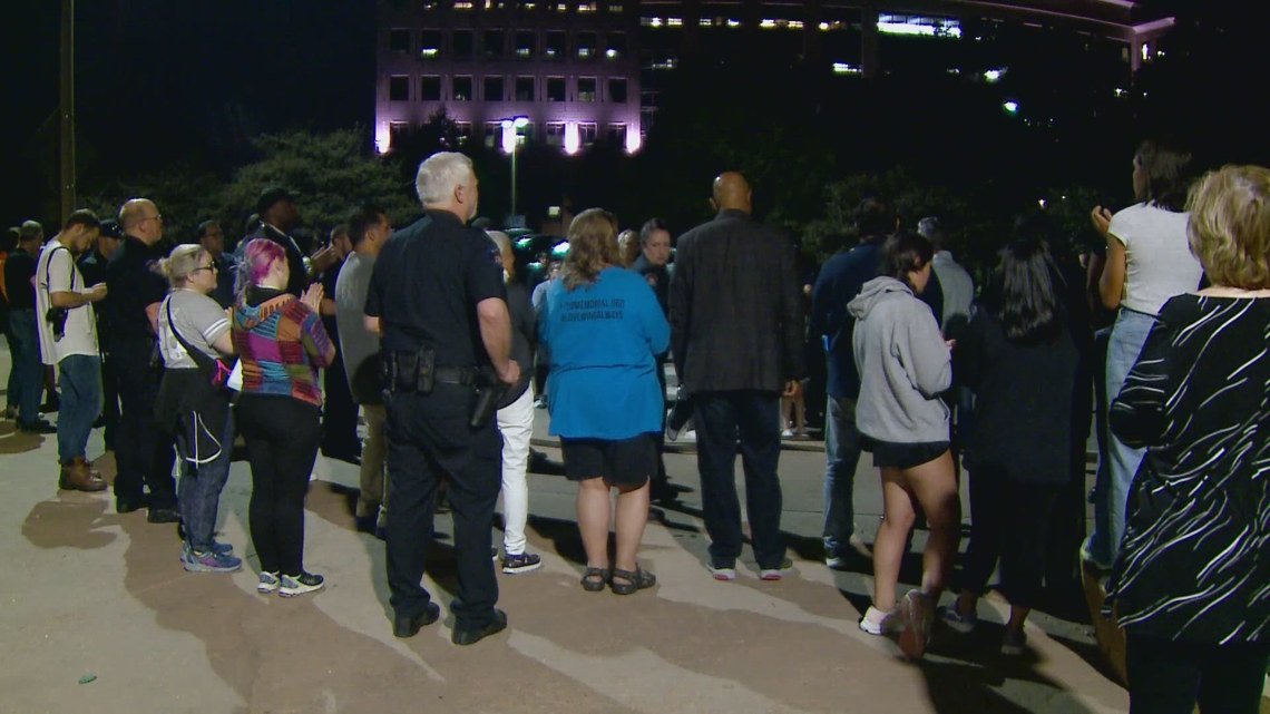 Extended headlines | Aurora theater shooting victims remembered, 12 ...