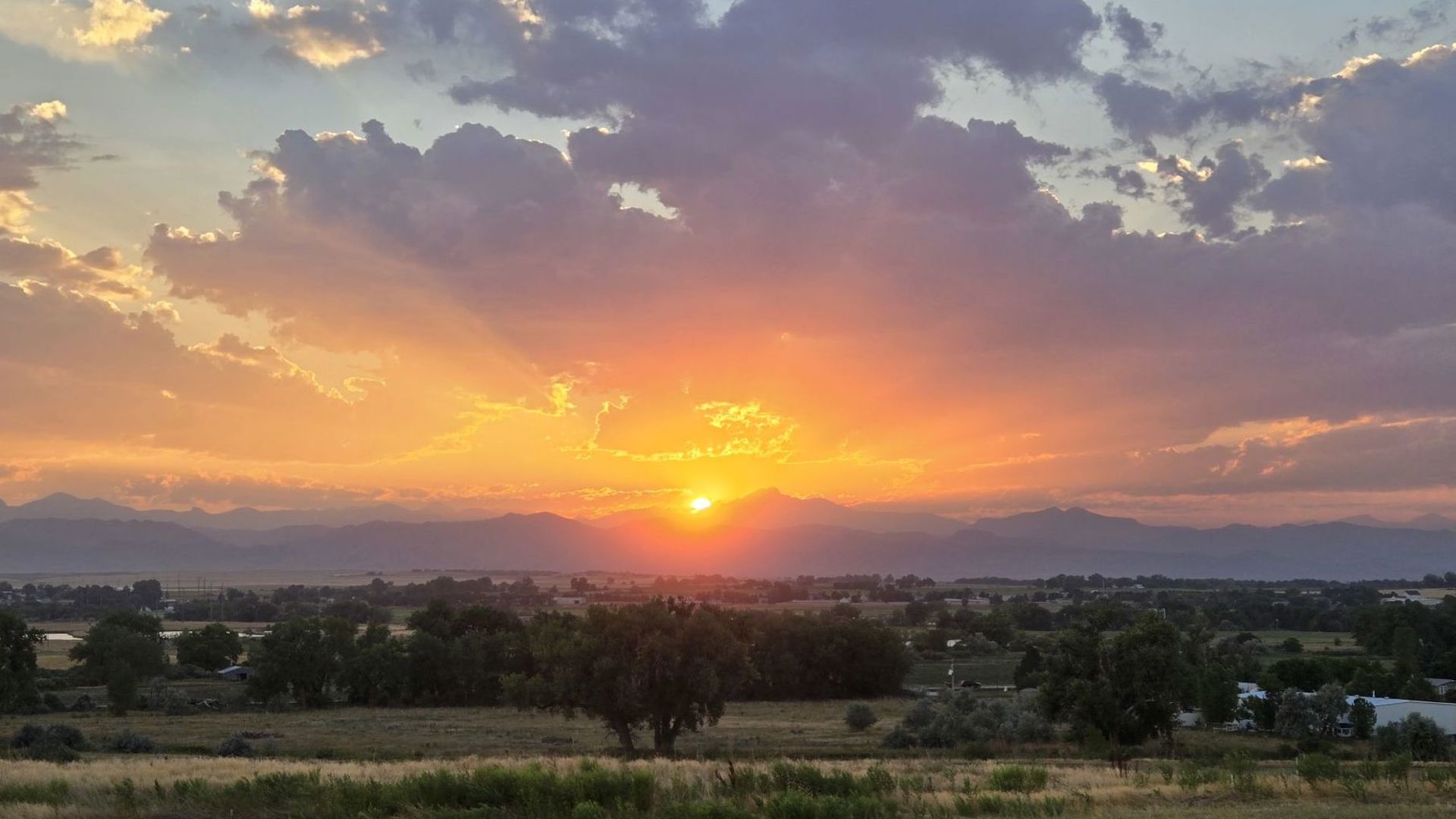 Denver enjoys its final 8 p.m. sunset until May 2025 | 9news.com