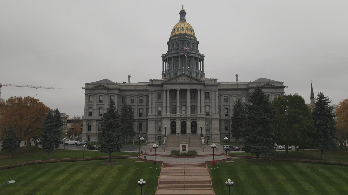 Stock markets plunge after Trump's tariff announcement | 9news.com