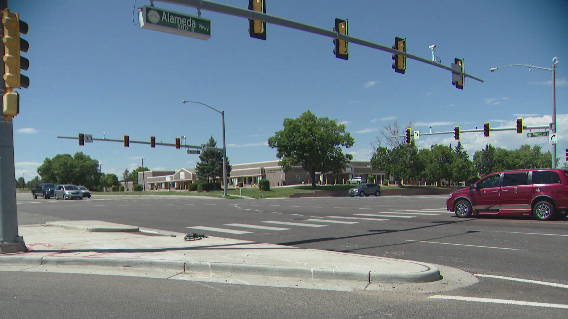 Woman, teen killed in crash after driver runs red light in Aurora ...