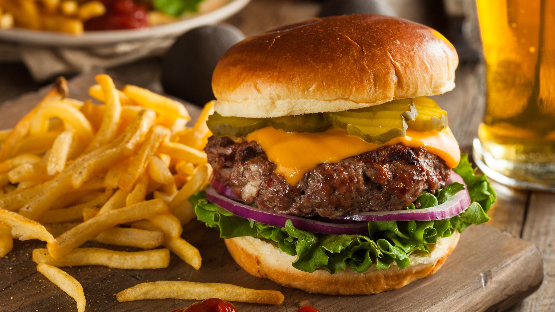 7 cheesy deals for National Cheeseburger Day in Colorado | 9news.com