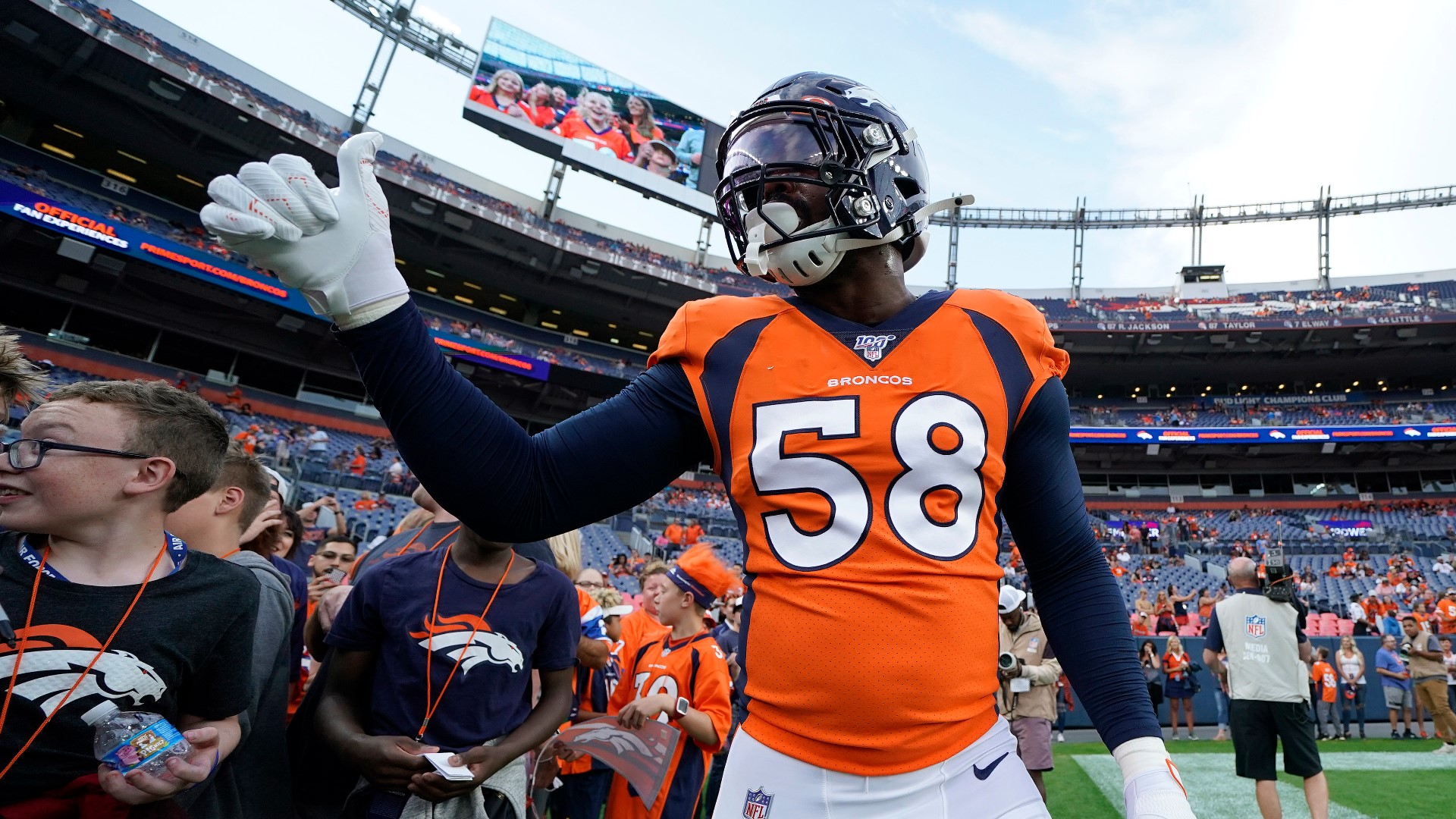 Broncos notes: Von to bring along knee brace in case pregame workout ...