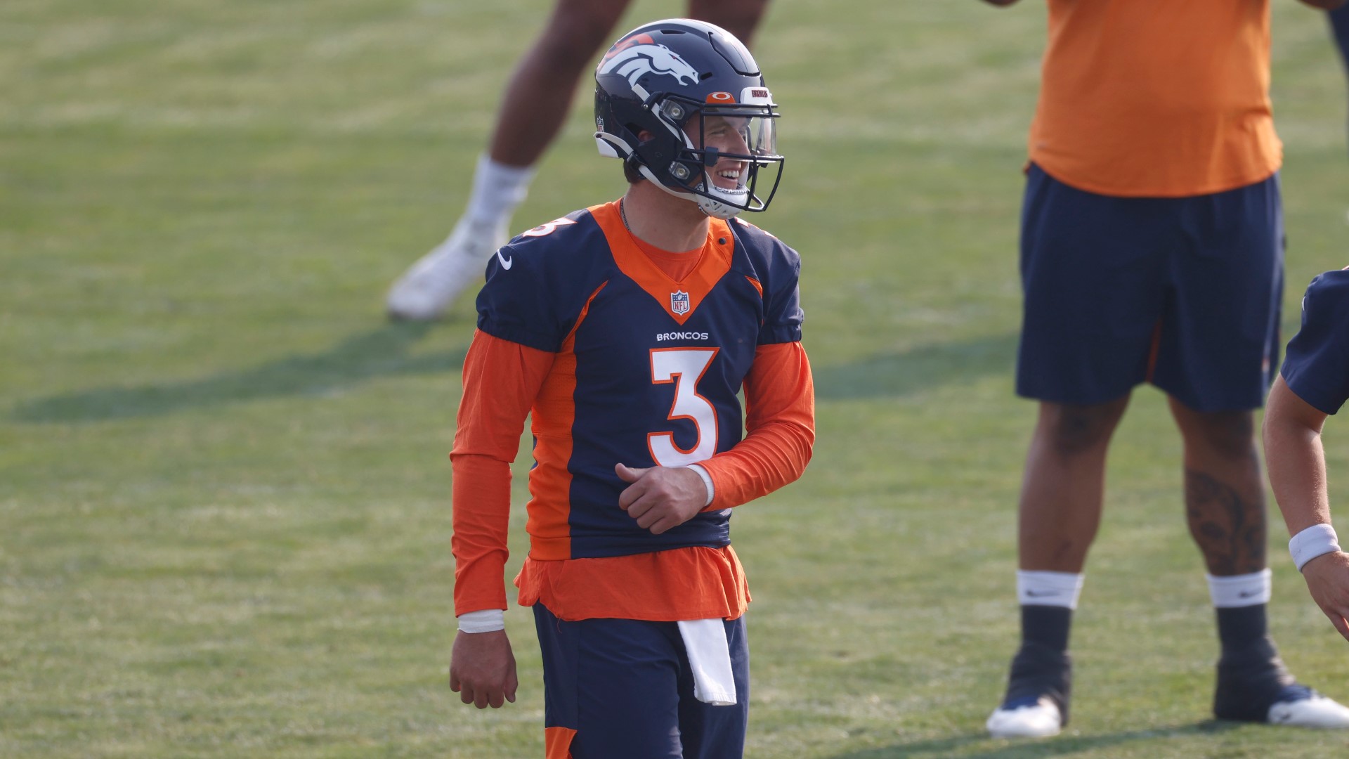 Broncos QB Drew Lock bounces back practice training camp 2020 | 9news.com