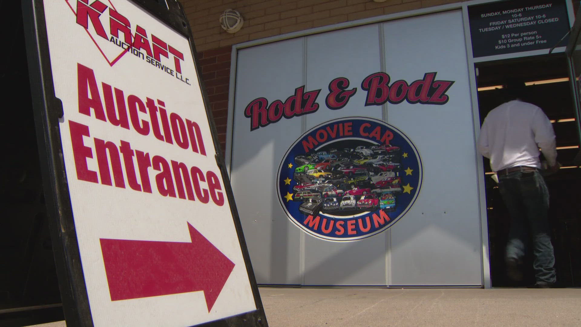 Memorabilia collector holds auction to fund new location | 9news.com