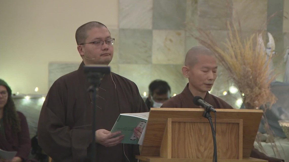 Marshall Fire survivors gather for interfaith service | 9news.com