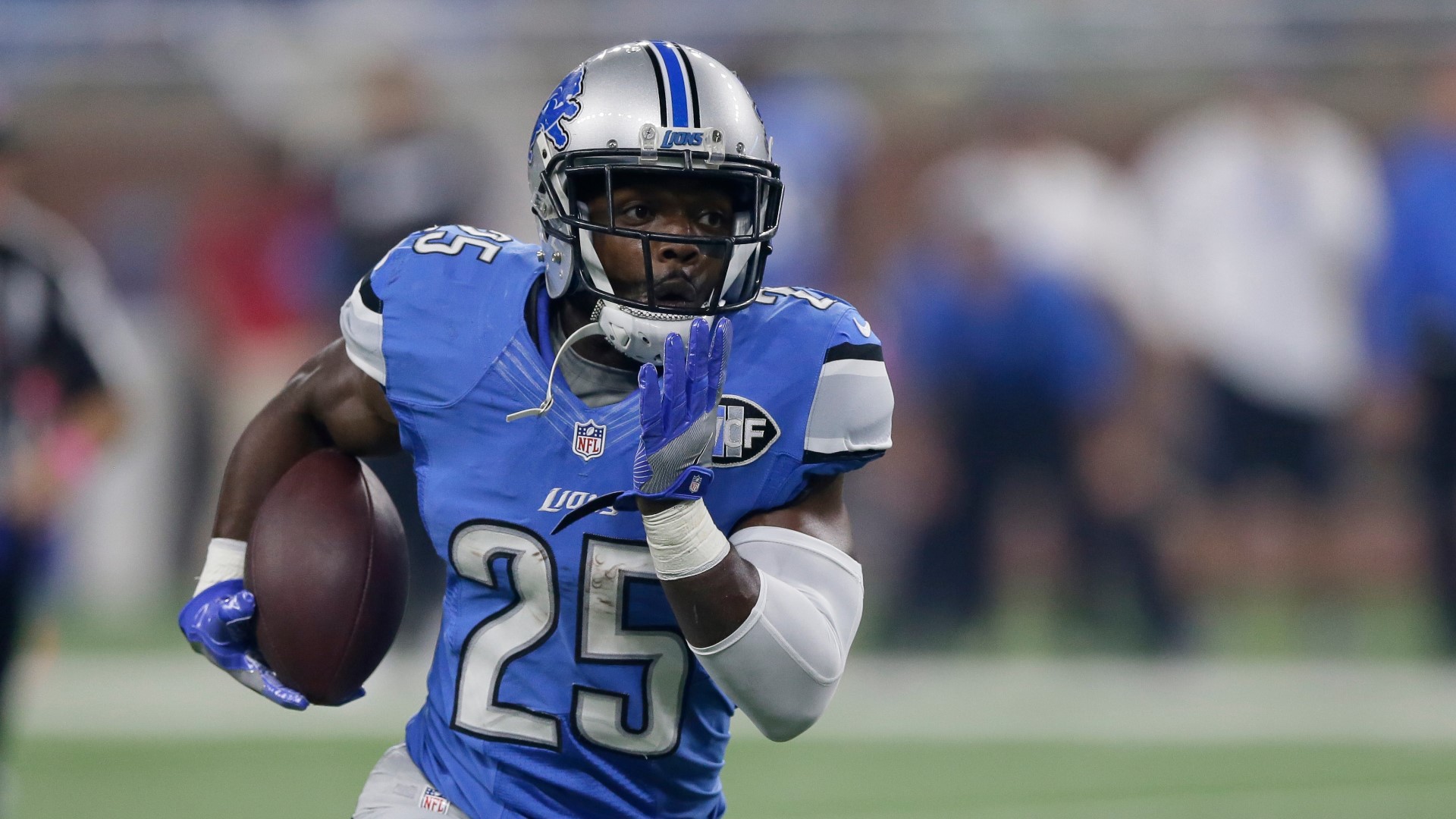 Theo Riddick arrives in Denver | 9news.com