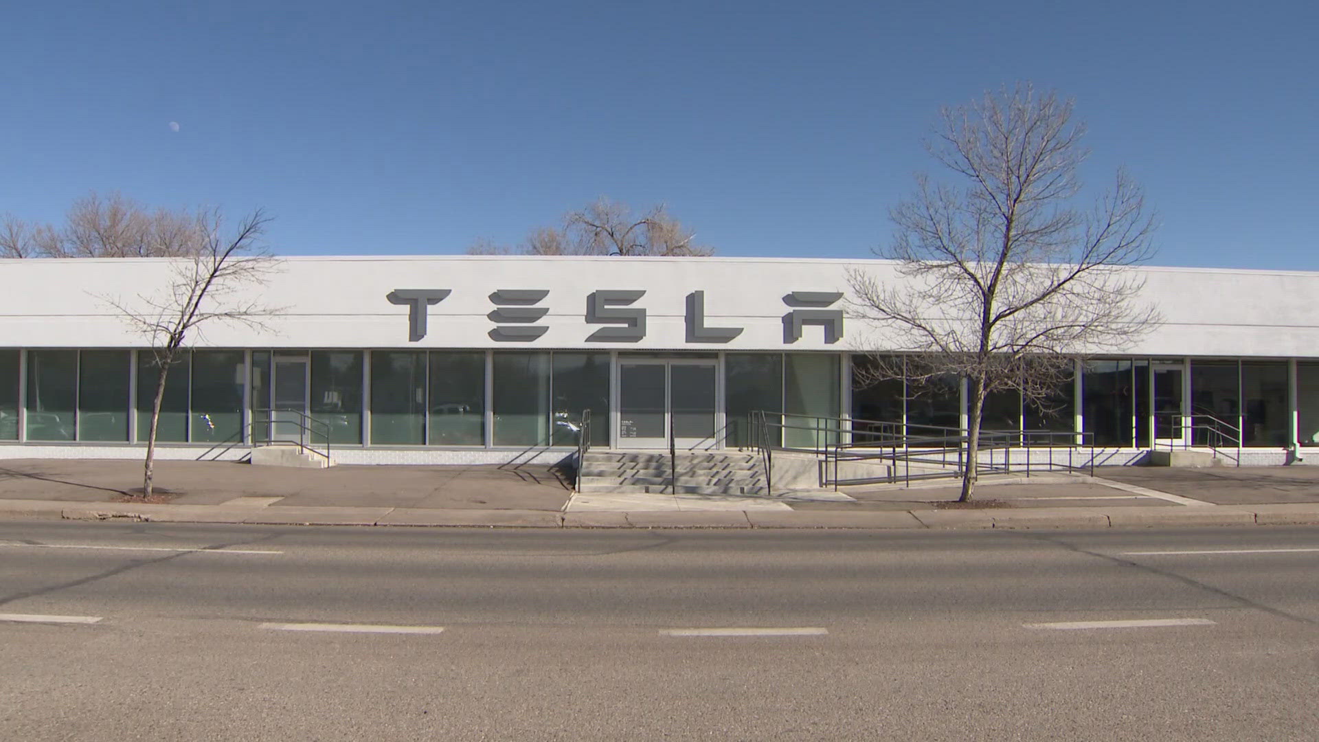 Suspect arrested in most recent vandalism of Colorado Tesla dealership ...
