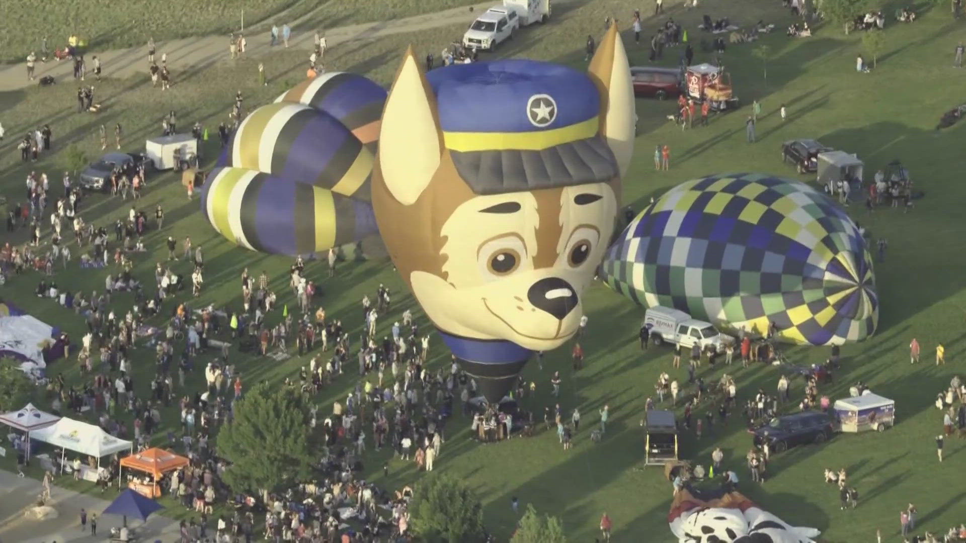 Hot air balloons fill the sky above Frederick | 9news.com