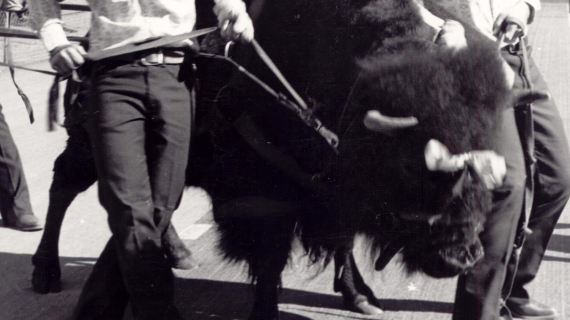 Deion 'Coach Prime' Sanders meets CU buffalo mascot Ralphie | 9news.com